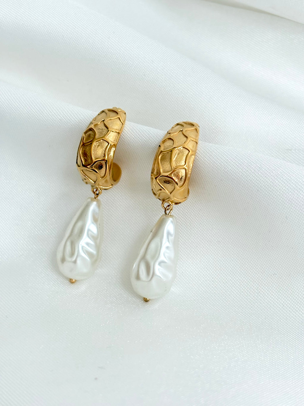 Sylvia - Gold Pearl Earring – The Dress House