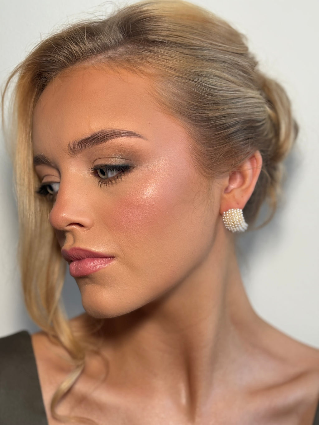 Betsy - Pearl Gold Earring – The Dress House