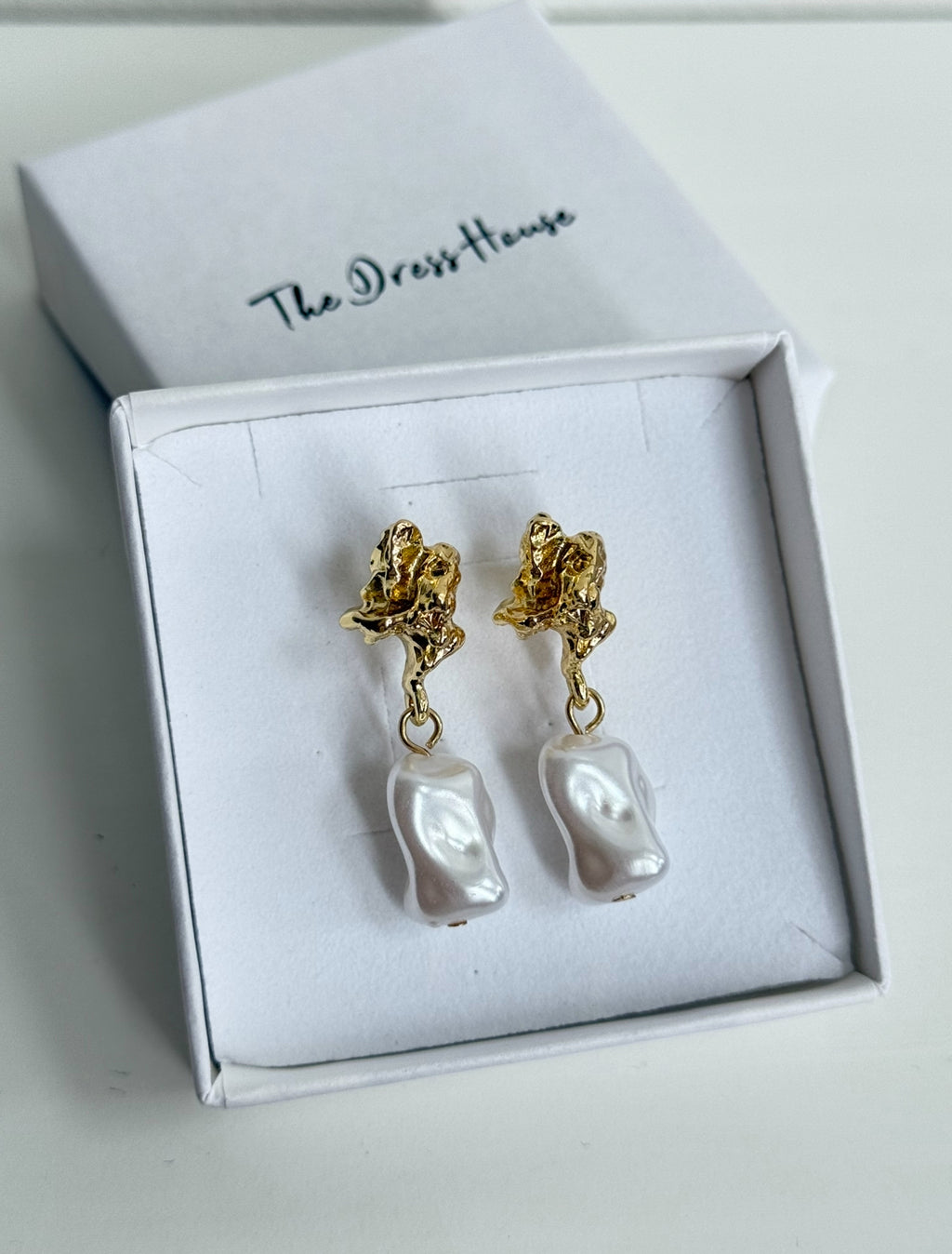 Leah - Gold Pearl Earring – The Dress House